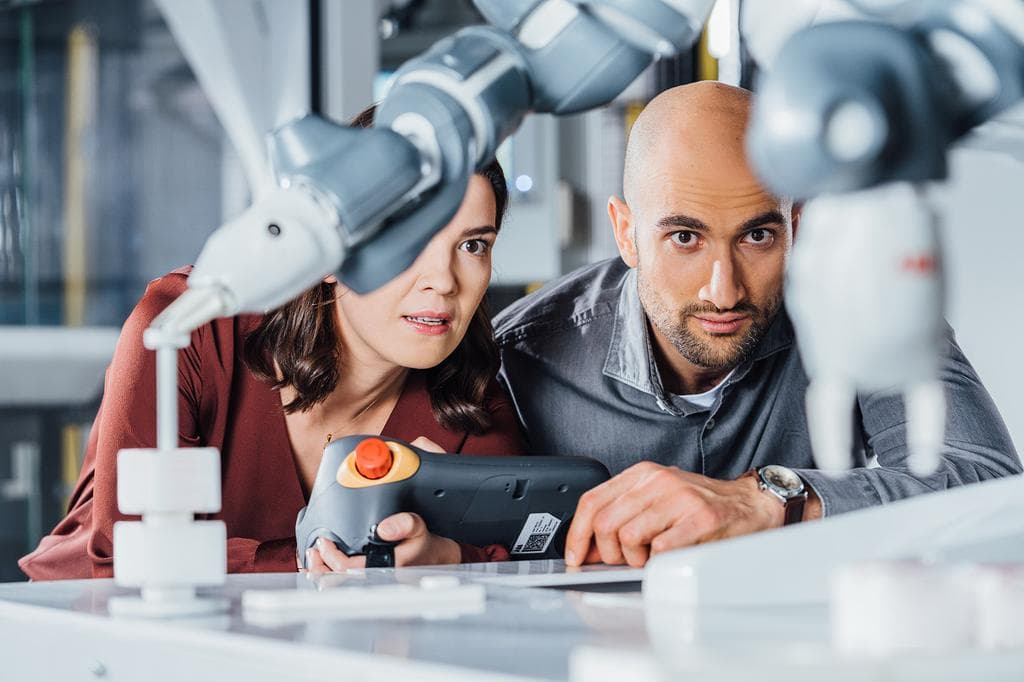 Reduce costs, boost efficiency in your assembly process with cobots - ABB