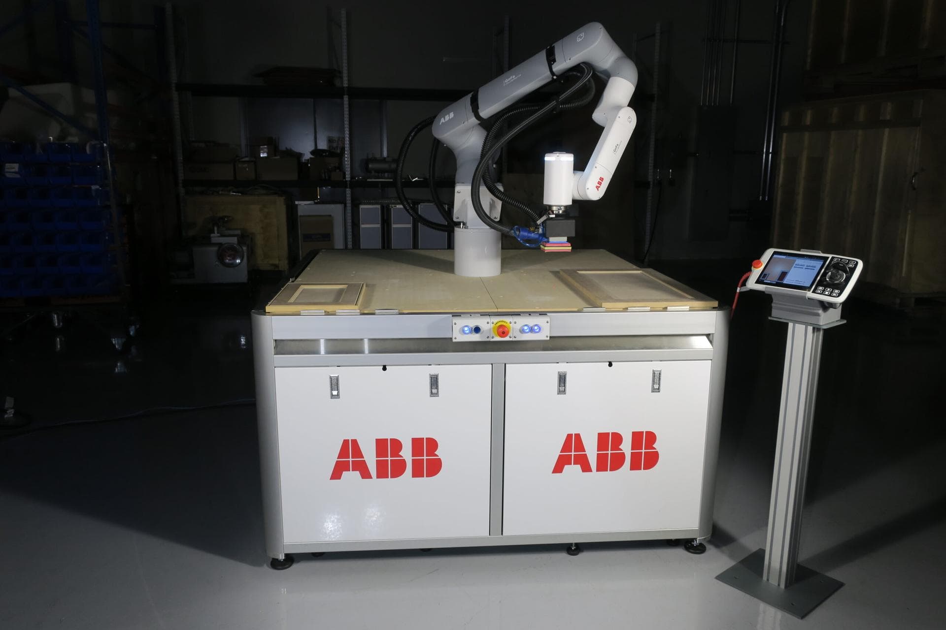 Automation of sanding and polishing with ABB cobots - ABB